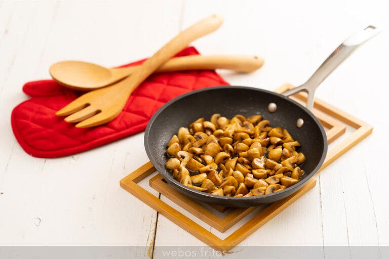 Champiñones exprés — webos fritos